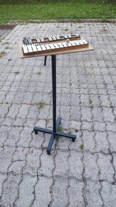 Goldon 11080 Metallophone z doma narejenim stojalom
