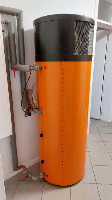 Toplotna črpalka za sanitarno vodo Termotehnika Kronovšek 200L