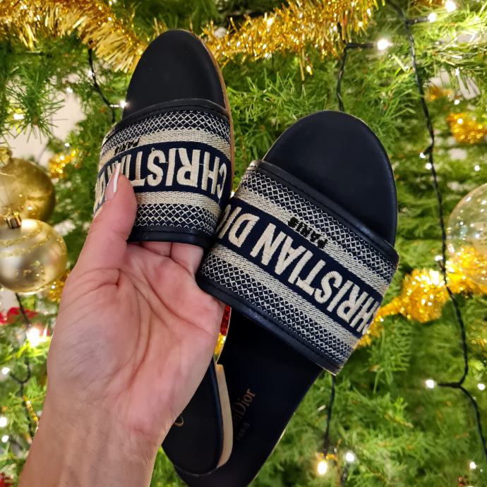 Christian Dior torbica in sandalčki