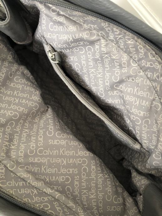 ŽENSKA TORBICA CALVIN KLEIN - CK