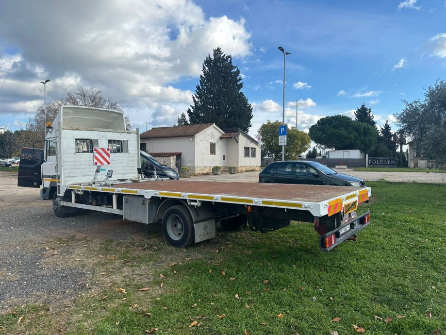 Nissan M90.150 za prevoz plovil, 1996 l.