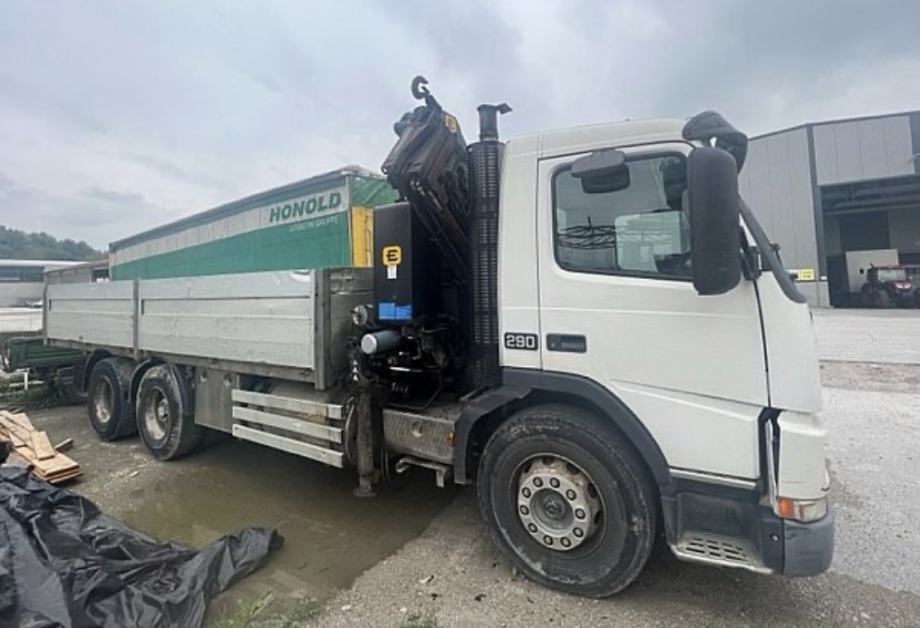 Volvo FM7 290 z dvigalom Effer 210 17.31m, 1999 l.