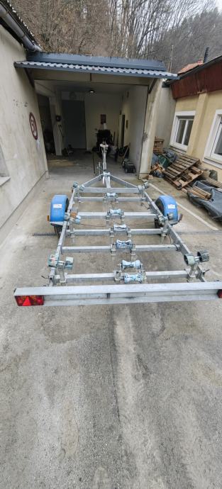 Prikolica za prevoz colna