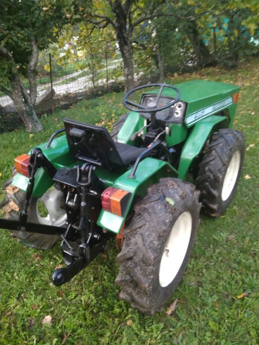 Traktor ferrari 95 RS -zgibni