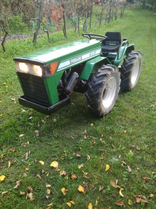 Traktor ferrari 95 RS -zgibni