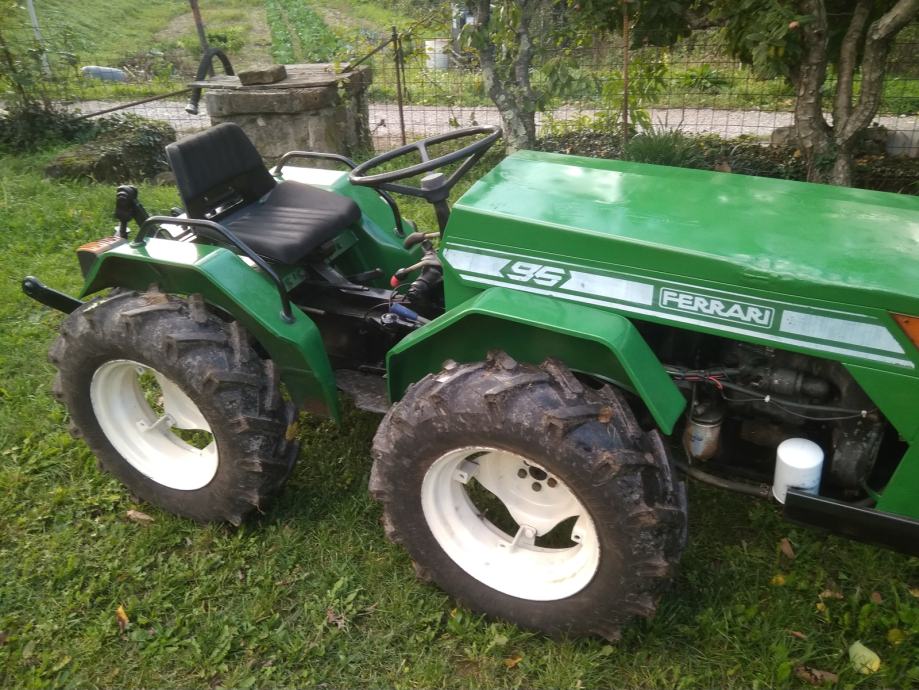 Traktor ferrari 95 RS -zgibni