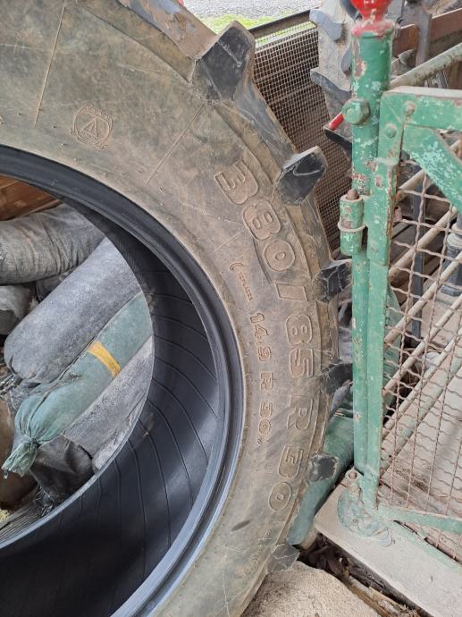 traktorske gume 380/85 R 30, 320/85 R20