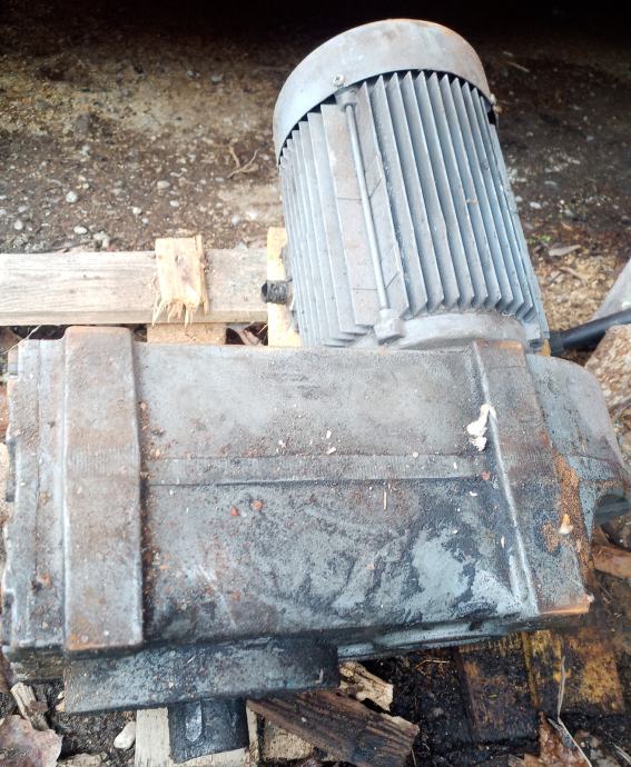 Prodam reduktor in elektromotor ter valj