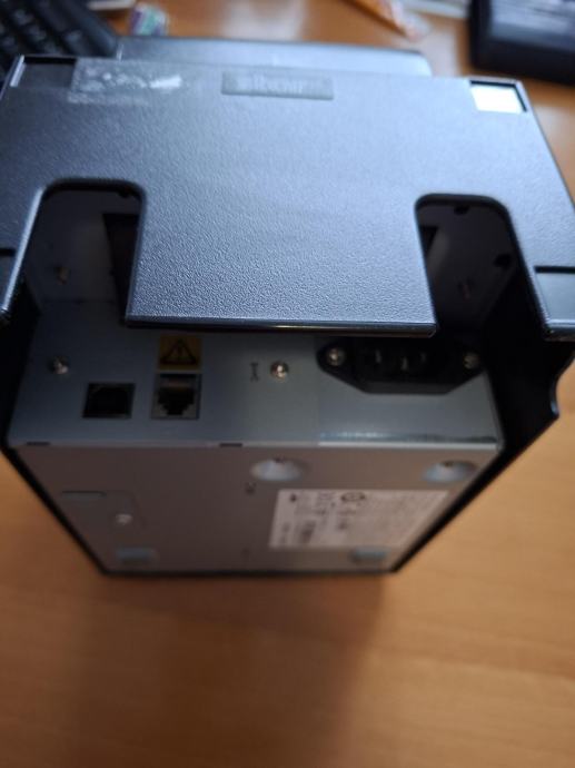 Blagajniški predal in mali printer za davčno blagajno