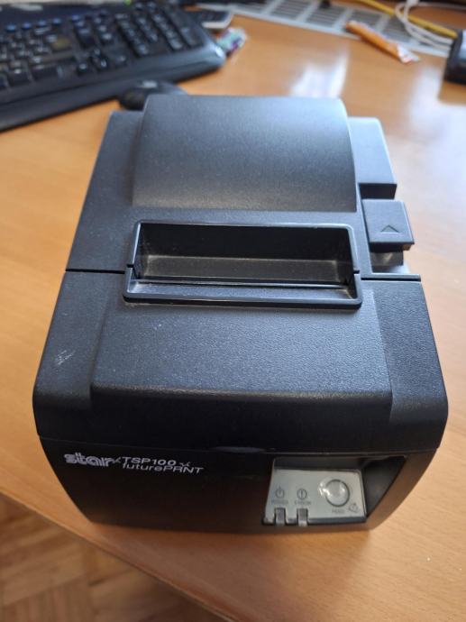 Blagajniški predal in mali printer za davčno blagajno