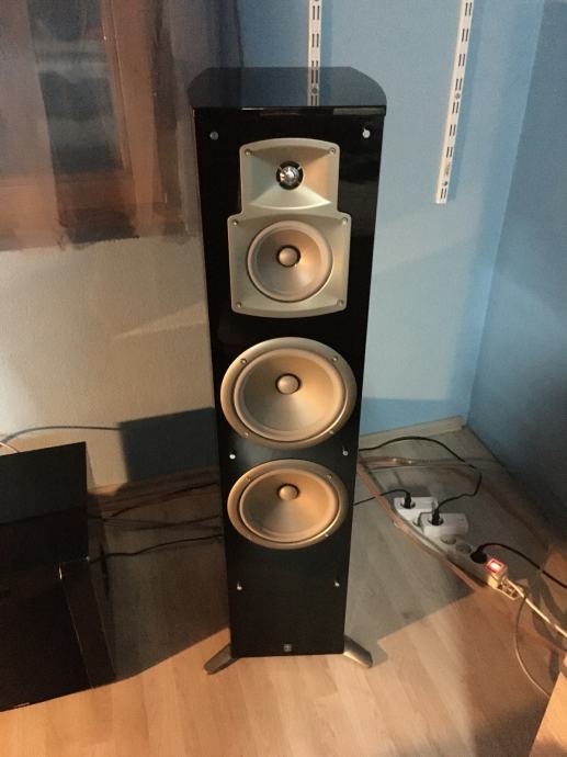 Yamaha NS-777