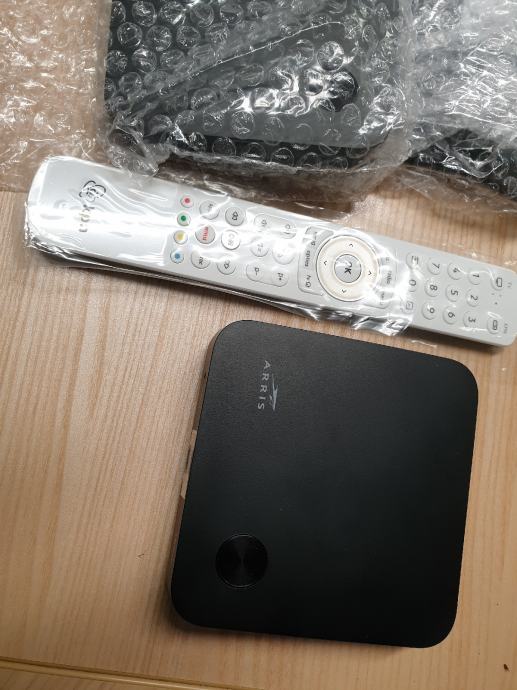Ugodno prodam 4x tv vmesnik, stb, komunikator Arris VIP5202 4k