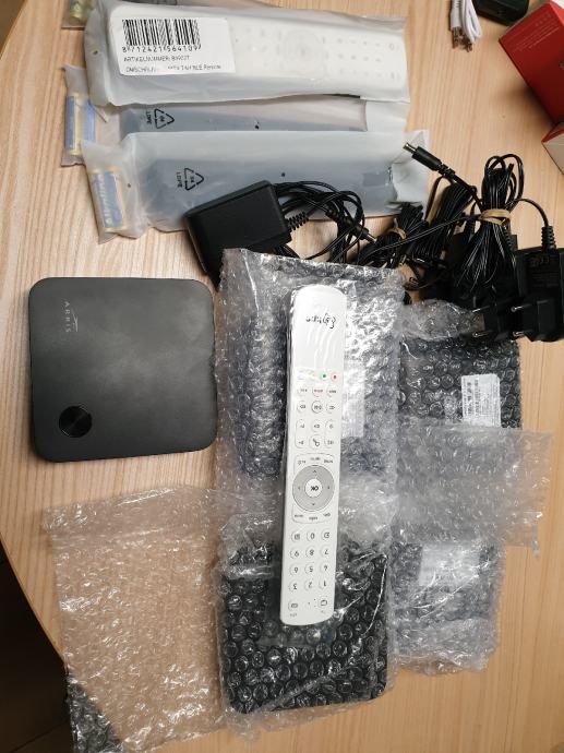 Ugodno prodam 4x tv vmesnik, stb, komunikator Arris VIP5202 4k