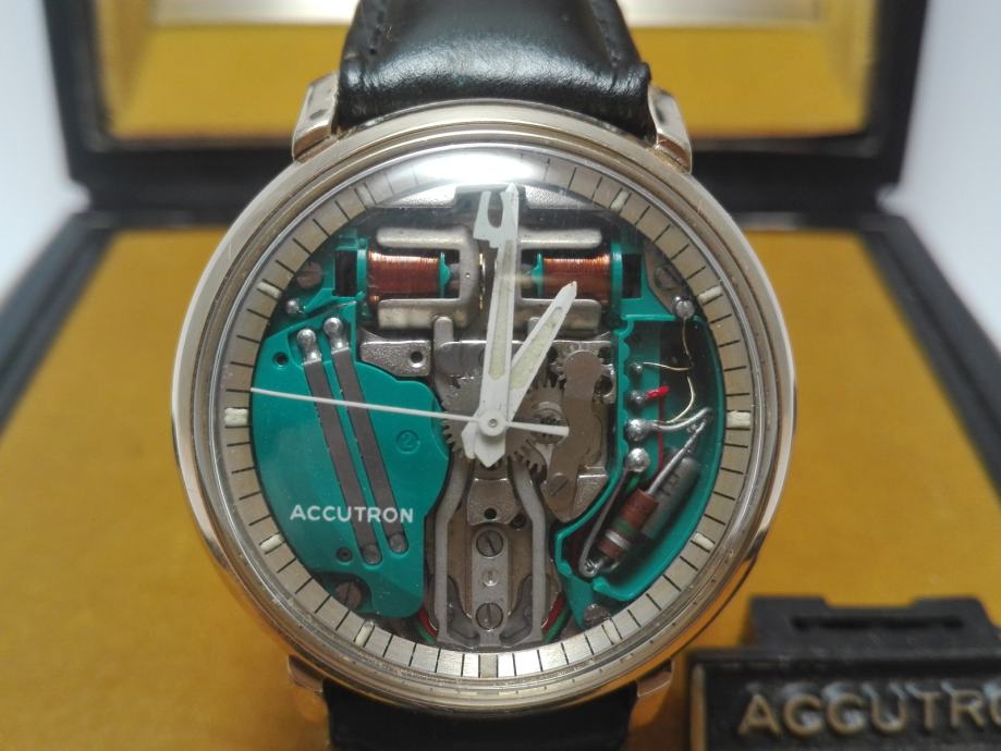 Legendarna Tuning fork ura Bulova Accutron 214 Spaceview (1967)