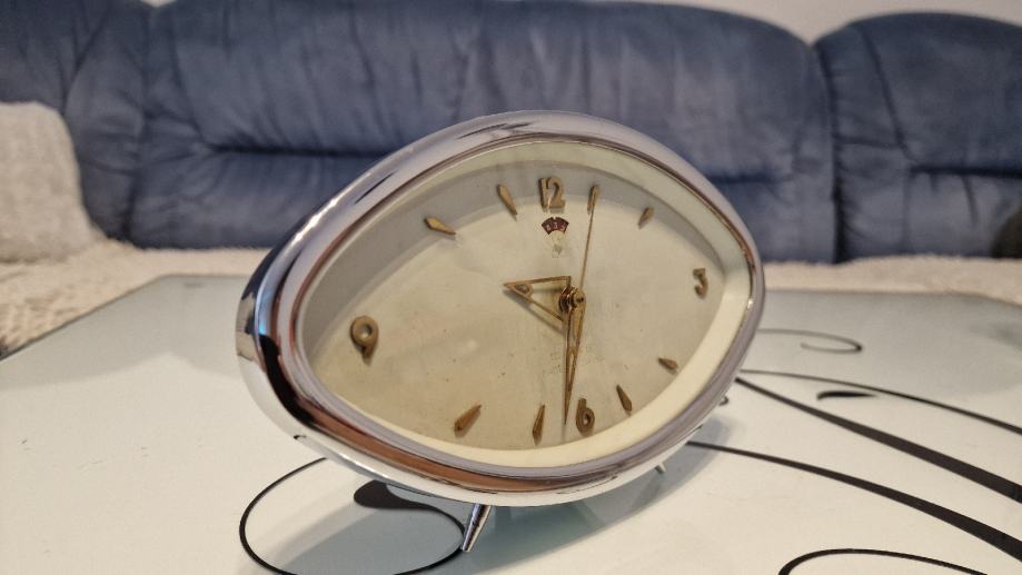 Retro starinska mehanska ura iz 70-ih let