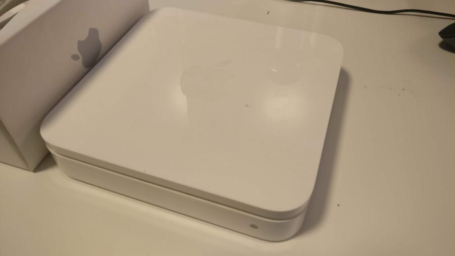 Apple AirPort Extreme 802.11n WiFi Base Station
