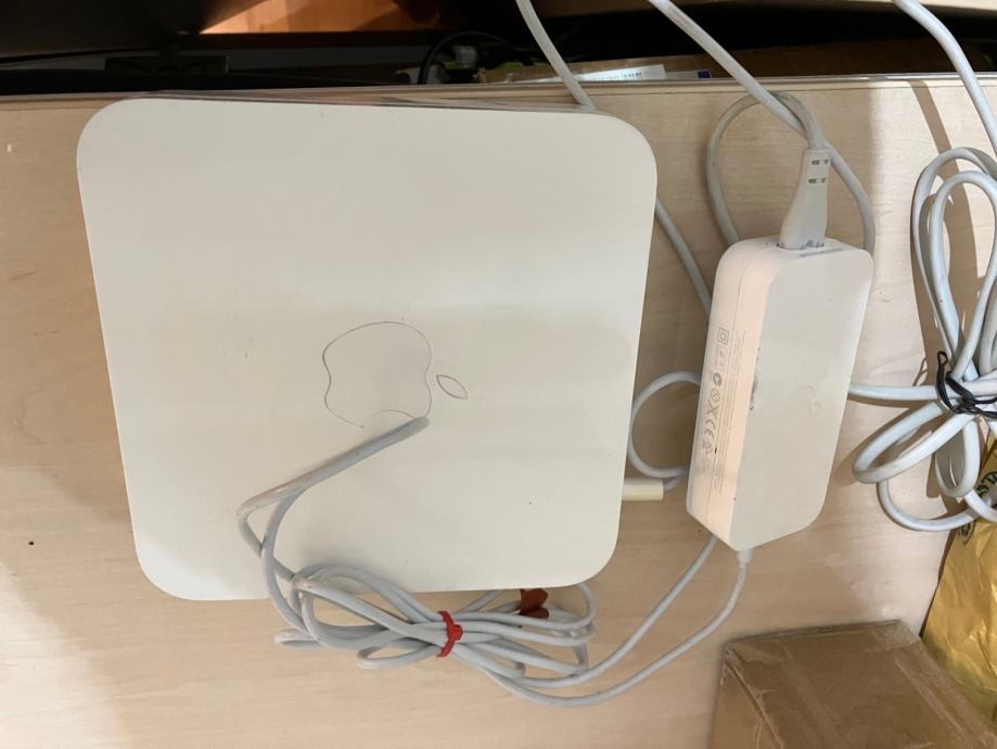 Apple router A1354, odličen