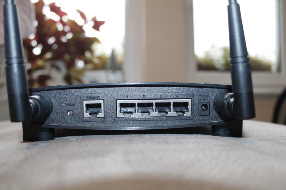 Brezžični Wi-Fi usmerjevalni (Router) Linksys WRT54GL