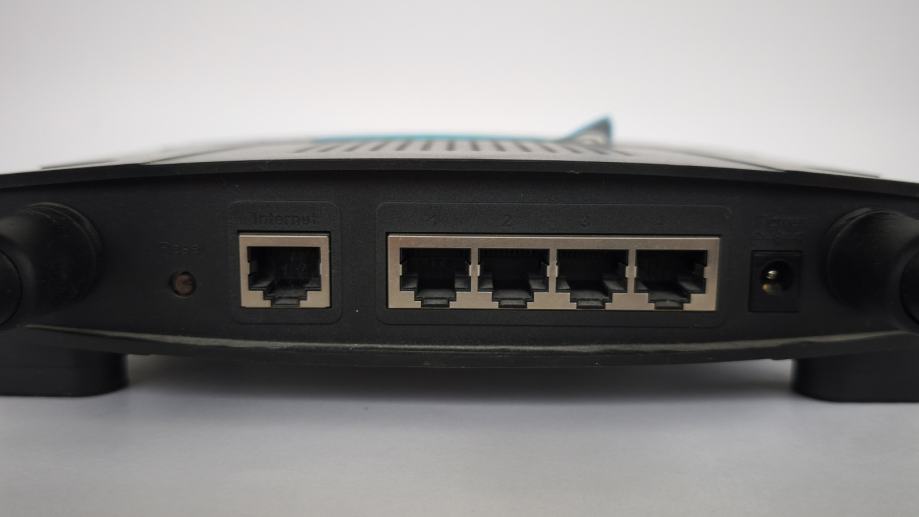 Brezžični Wi-Fi usmerjevalnik (router) Linksys WRT54GS