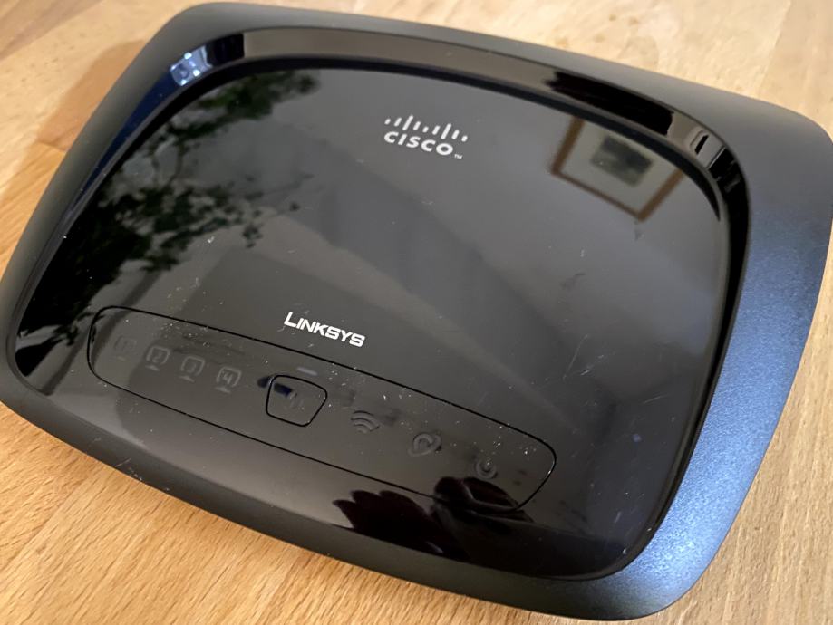 Brezžični WiFi usmerjevalnik (router) Cisco Linksys WRT110