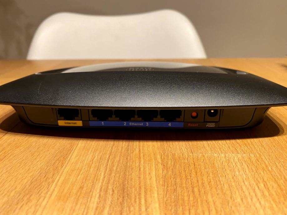Brezžični WiFi usmerjevalnik (router) Cisco Linksys WRT110