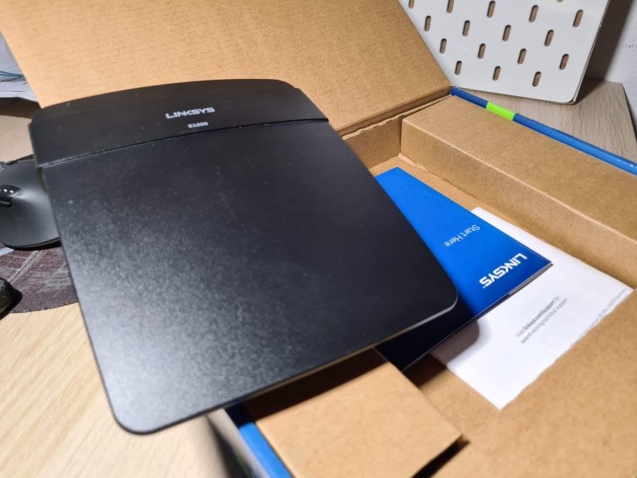 Cisco Linksys E1200 usmerjevalnik (router)