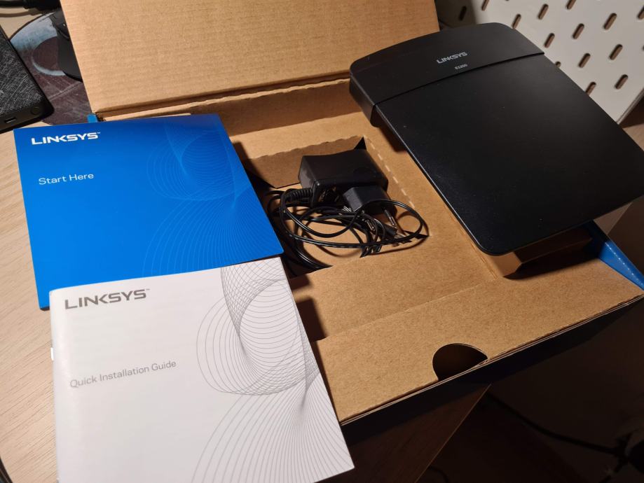 Cisco Linksys E1200 usmerjevalnik (router)