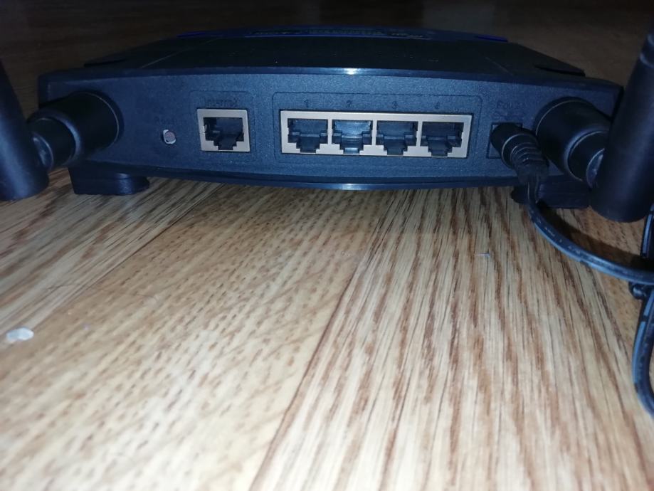 Linksys brezžični router WRT54GL