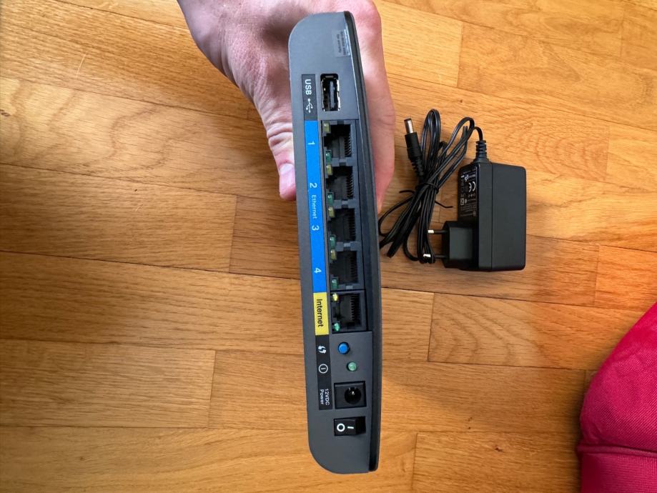 Linksys router E3200