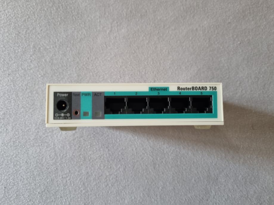 MikroTik RouterBOARD 750