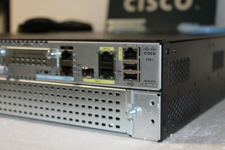 Router CISCO2951 K9 V05 R Cisco 2951 3Ports 1000Mbits