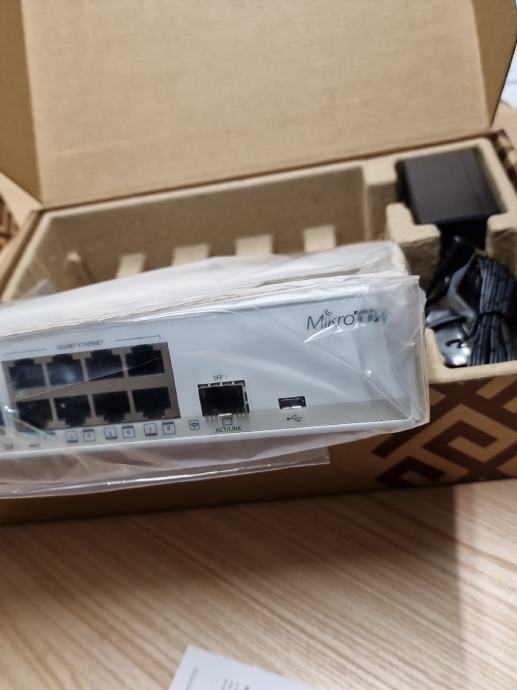 Router Mikrotik Cloud Router switch, wifi, gbic optika, Poe in