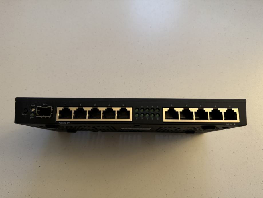 Router - Usmerjevalnik Mikrotik RB4011