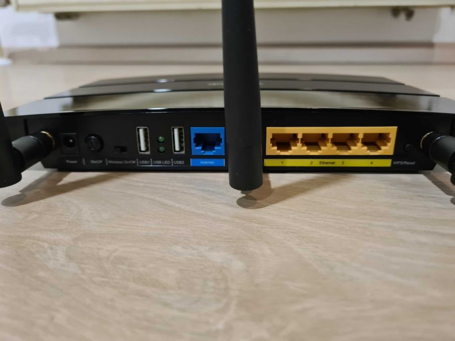 TP-Link brezžični router N750 (TL-WDR4300)