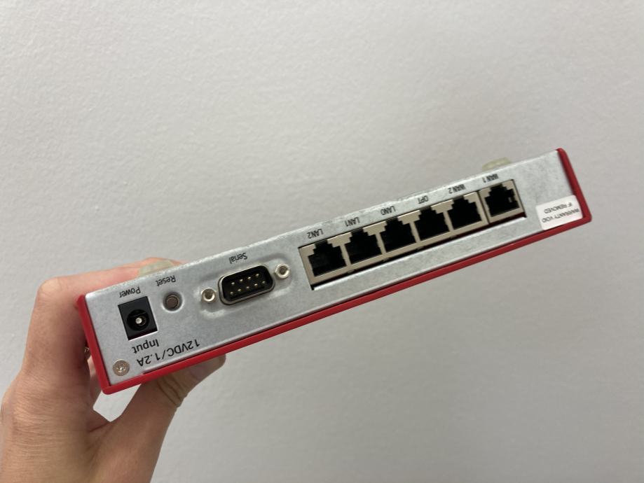 Usmerjevalni router s požarnim zidom watchGUARD firebox X10e edge