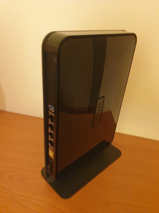 Usmerjevalnik Netgear WNDR4000 N750 Dual Band Gigabit Wireless Router