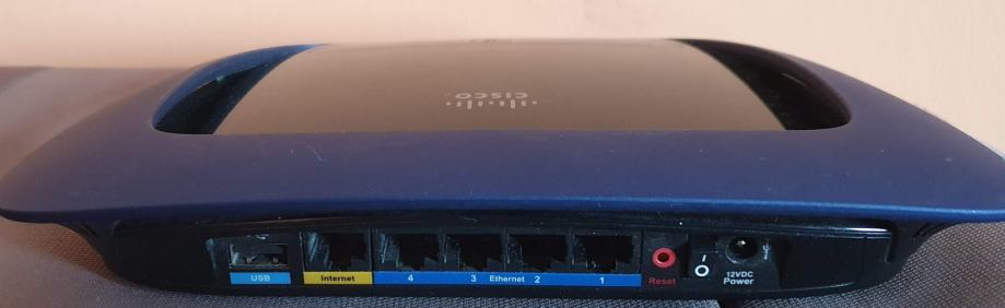 Usmerjevalnik / router Cisco Linksys E3000, odlično ohranjen