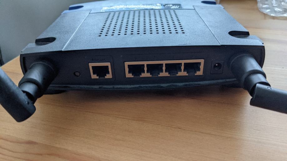 Usmerjevalnik (router) Linksys WRT 54 GL