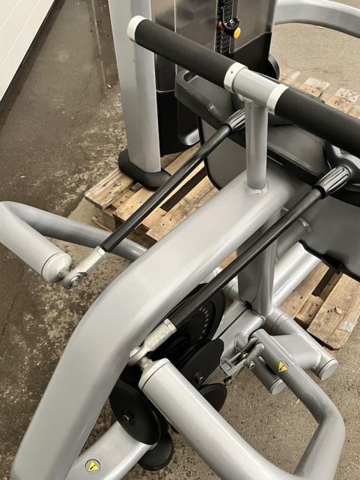 Precor Discovery naprava za veslanje Diverging Low Row