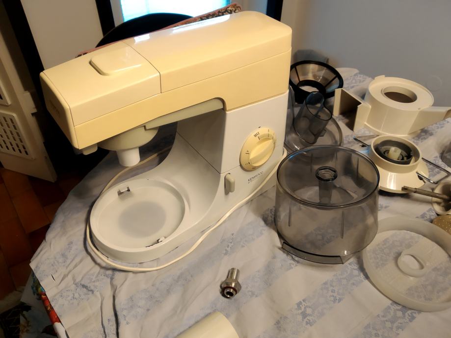 Kenwood KM 210 multipraktik kuhinjski robot ogromno nastavkov