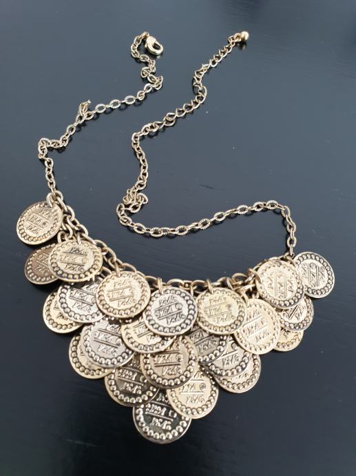 Ogrlica v zlati, enaka tudi v srebrni barvi