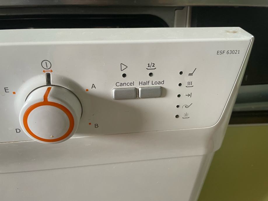 Pomivalni stroj Electrolux Intuition esf63021