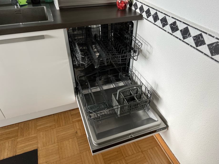 Vgradni pomivalni stroj Gorenje GV61010 (kot nov)