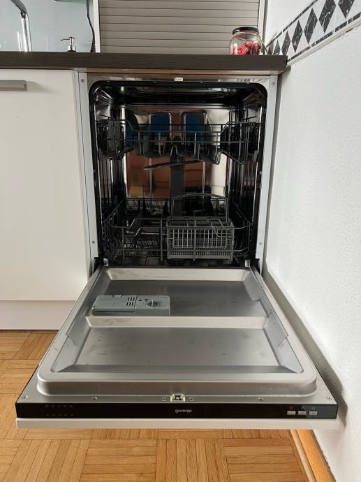 Vgradni pomivalni stroj Gorenje GV61010 (kot nov)