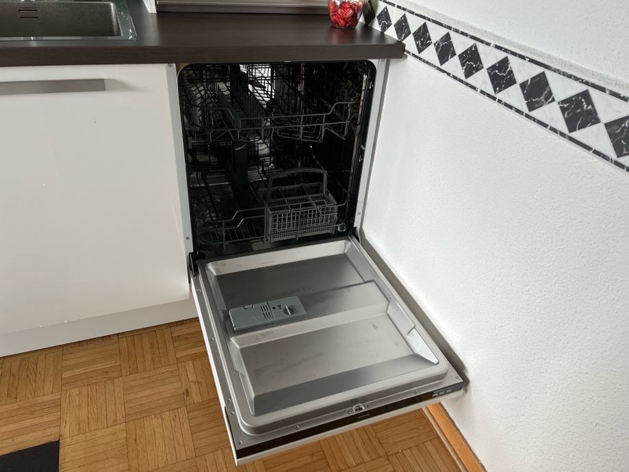Vgradni pomivalni stroj Gorenje GV61010 (kot nov)