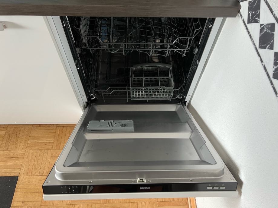 Vgradni pomivalni stroj Gorenje GV61010 (kot nov)