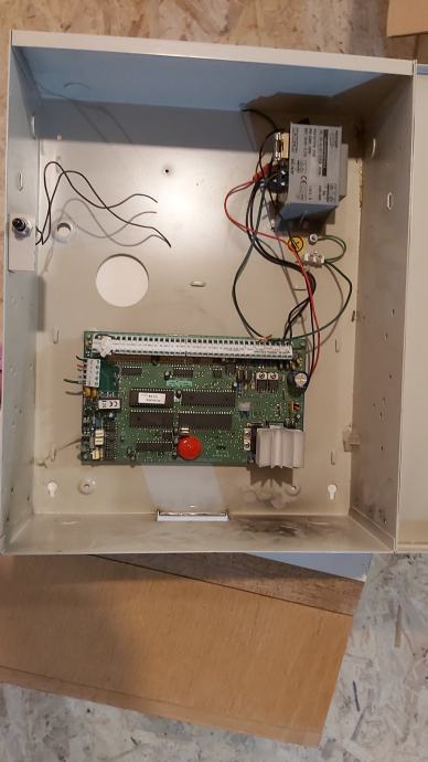 Kompletna centrala DSC MAXSYS PC4020 3.5 VERZIJA