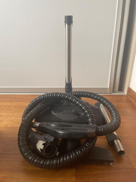 Ritello R2 sesalec z vodnim filtrom