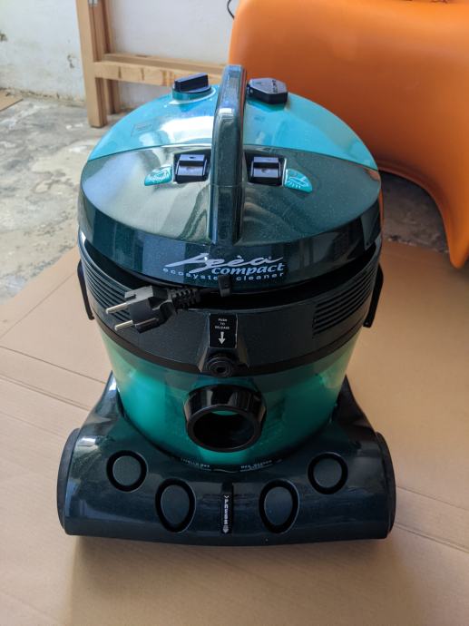 Vodni sesalnik BATAGEL Igea Compact GSW14 in el. krtača Tecnica STC350