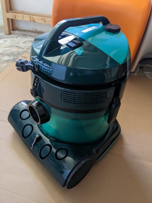 Vodni sesalnik BATAGEL Igea Compact GSW14 in el. krtača Tecnica STC350